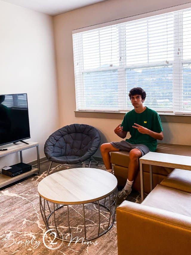 The Ultimate First College Apartment Checklist: Must Have List