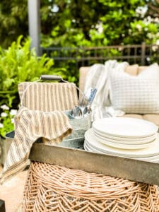 5 Simple Steps to Host a Small Backyard Picnic – Simply2moms