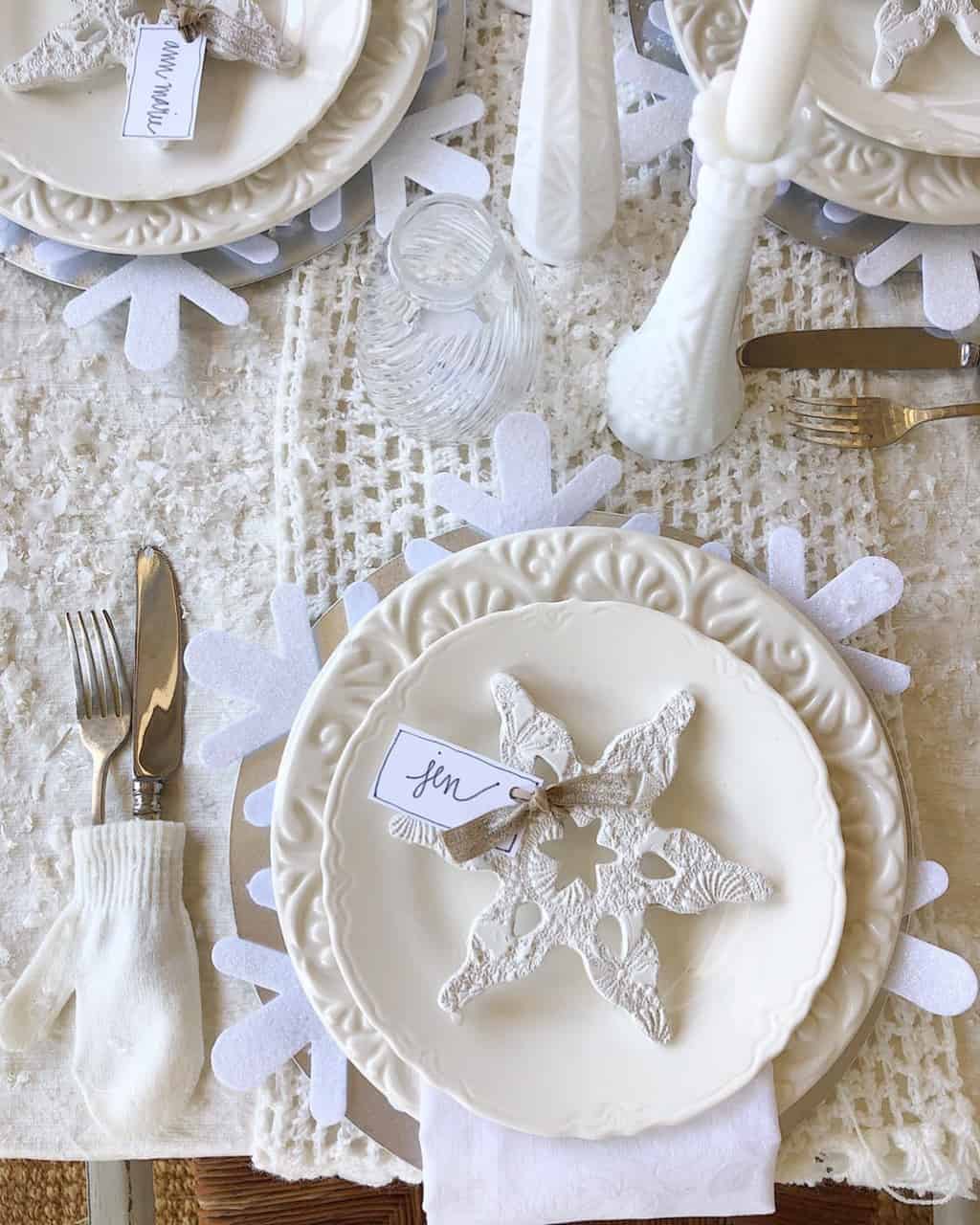 5 Simple Steps to Create a Beautiful Cozy Winter Tablescape