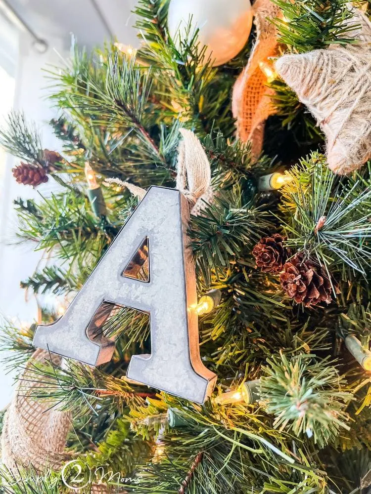 9 Easy Ideas to Decorate a Neutral Christmas Tree on a Budget