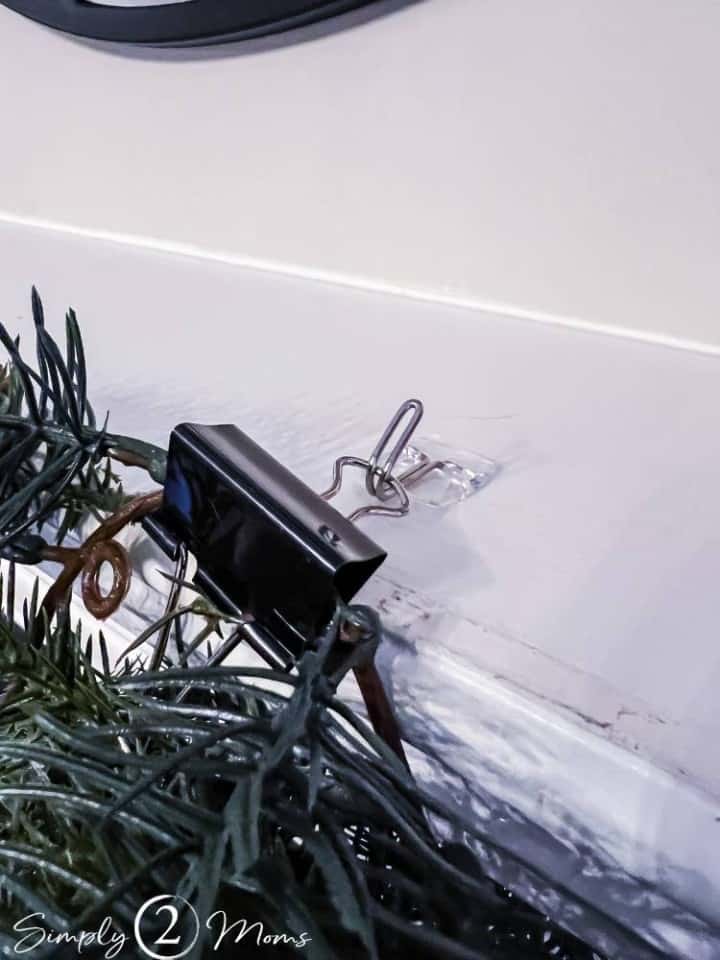 9 Essentials to Make Your Christmas Decorating Easier