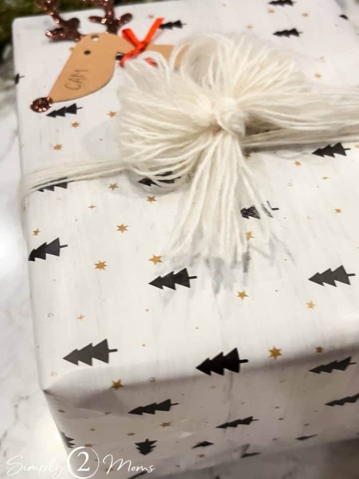 Inexpensive Gift Wrapping Ideas | 7 Simple Ways to Use Yarn