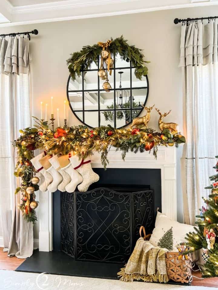 Make Your Christmas Fireplace Elegant with These 13 Decor Ideas