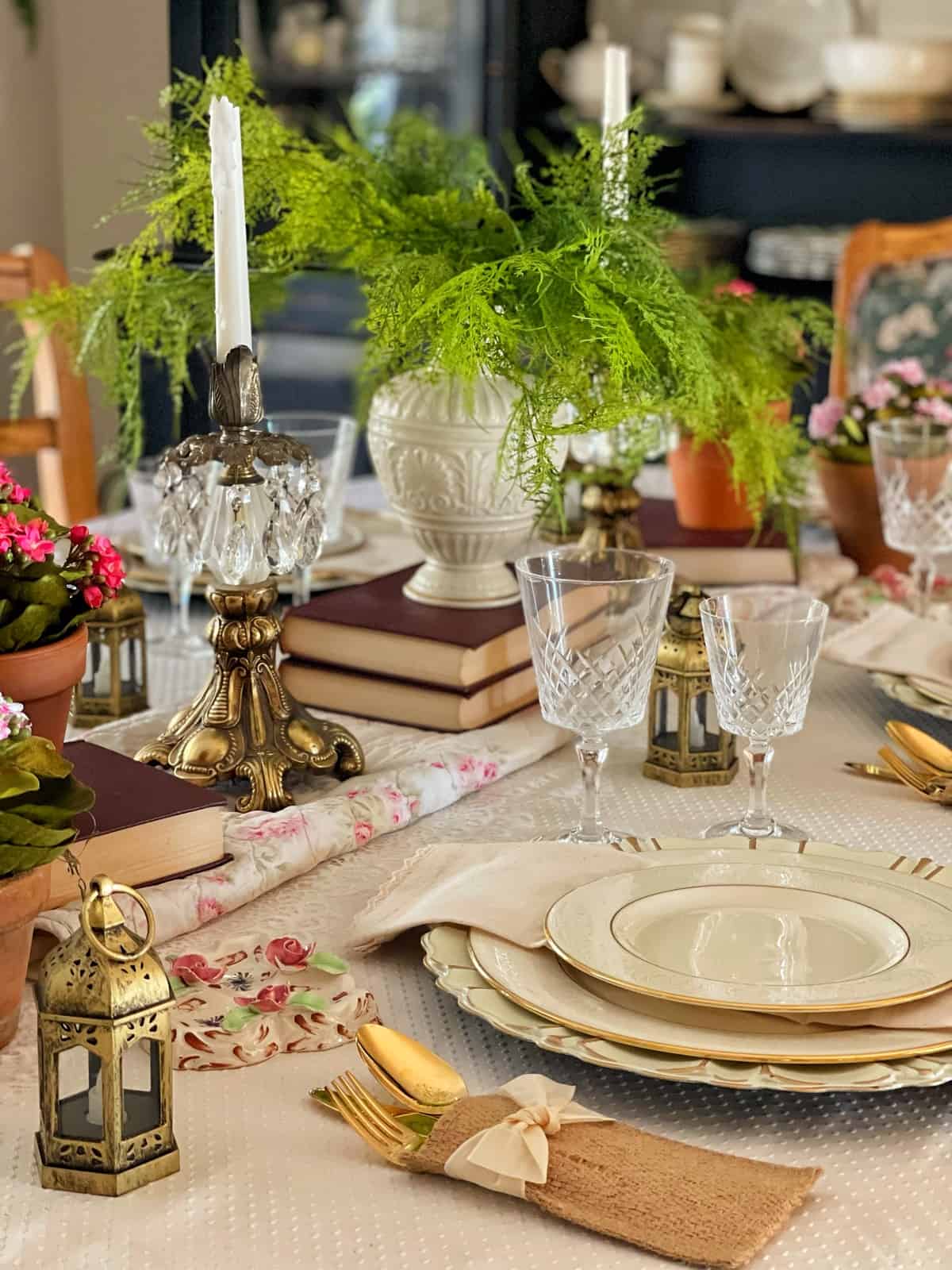 5 Easy Ideas to Create a Tablescape for a Book Club Gathering
