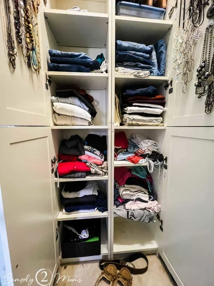 Plan to Make a Small Walk-in Closet More Functional and Stylish