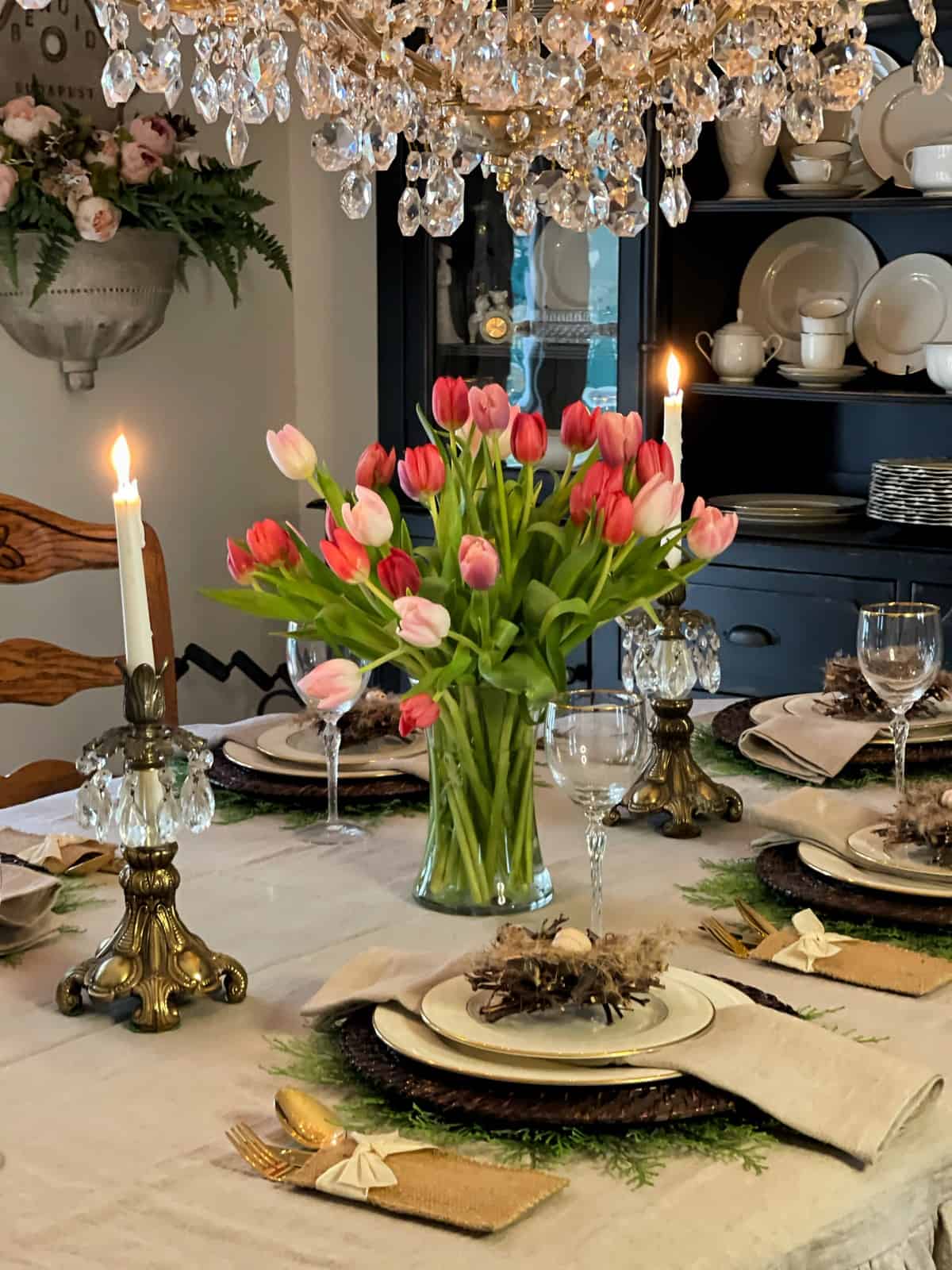 How to Set a Beautiful Spring Table in 5 Easy Steps