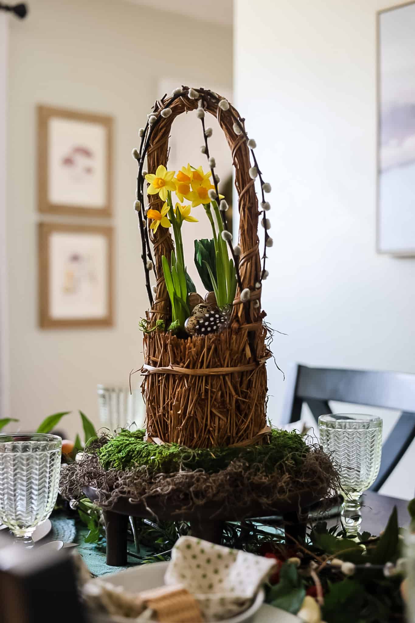How to Set a Beautiful Spring Table in 5 Easy Steps
