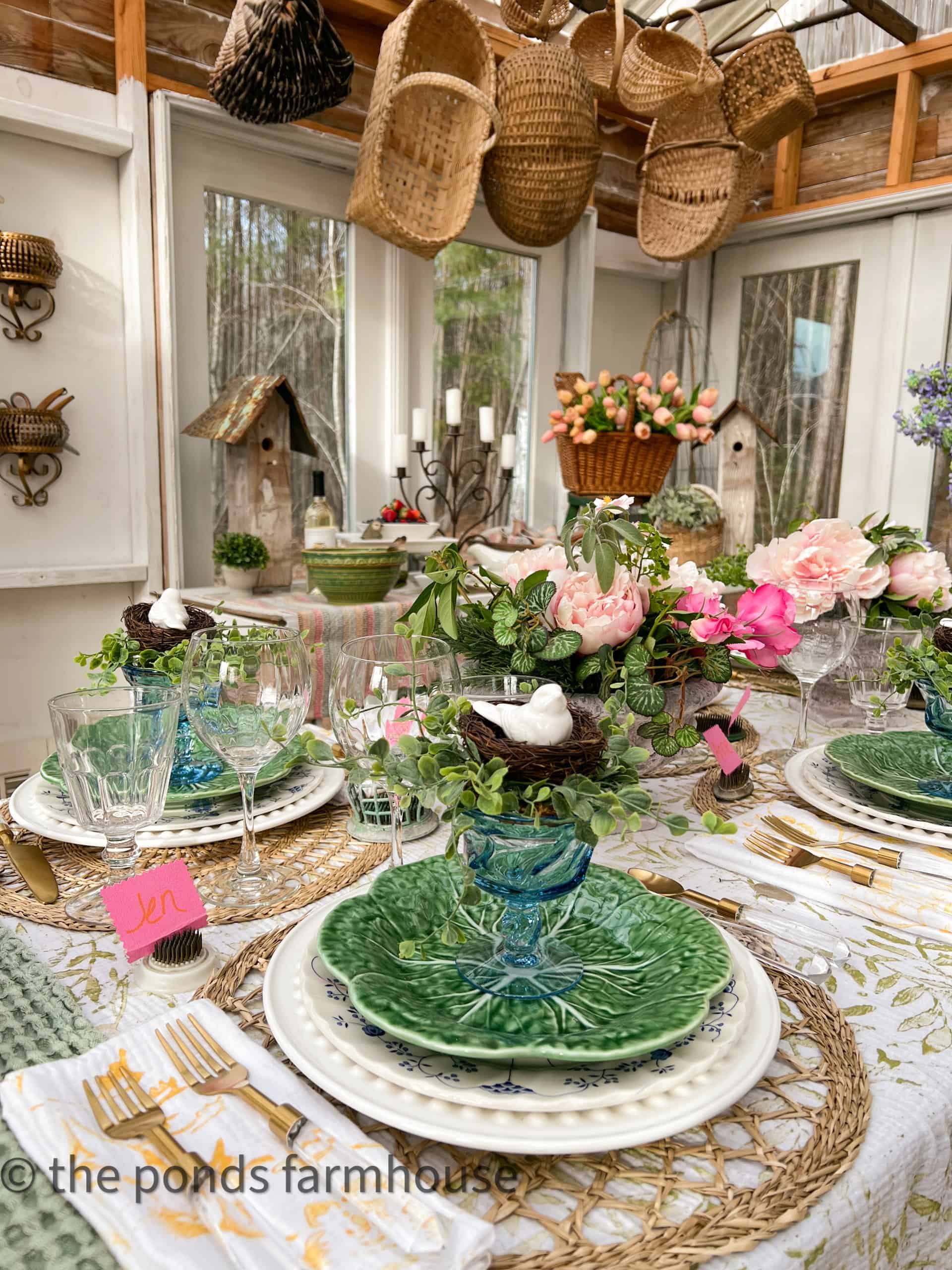 How to Set a Beautiful Spring Table in 5 Easy Steps