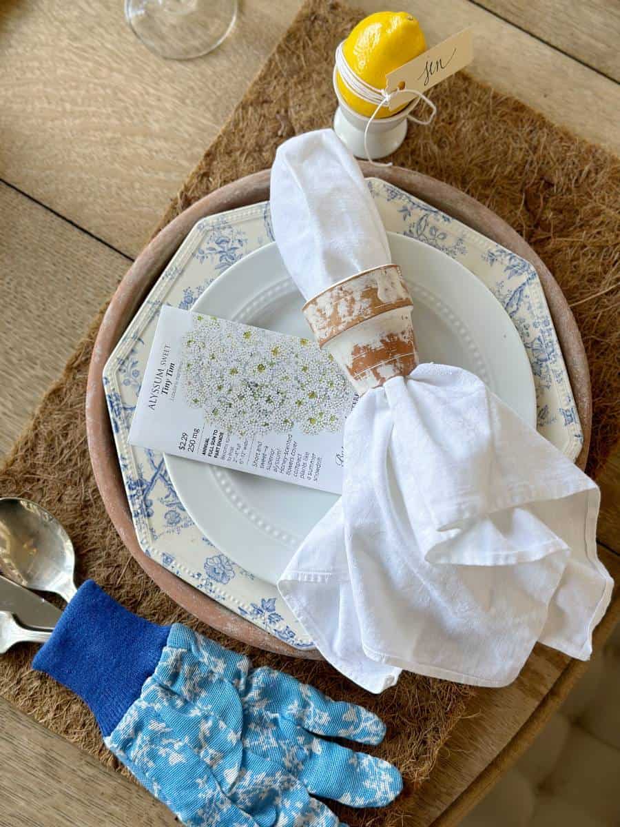 How to Set a Beautiful Spring Table in 5 Easy Steps
