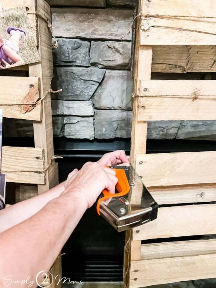 How to Make an Amazing Pallet Photo Display in 5 Easy Steps