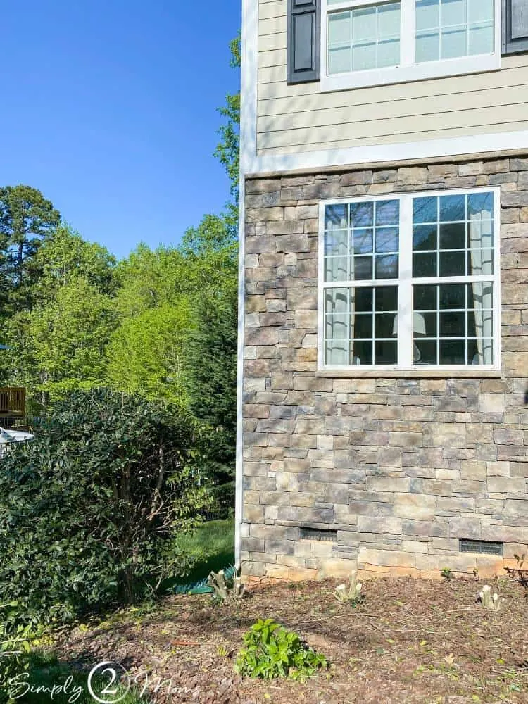 How to Remove Overgrown Shrubs from the Front of Your House