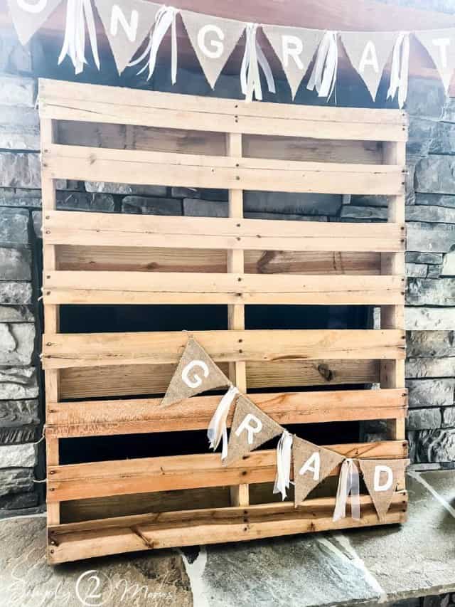 How to Make an Amazing Pallet Photo Display in 5 Easy Steps