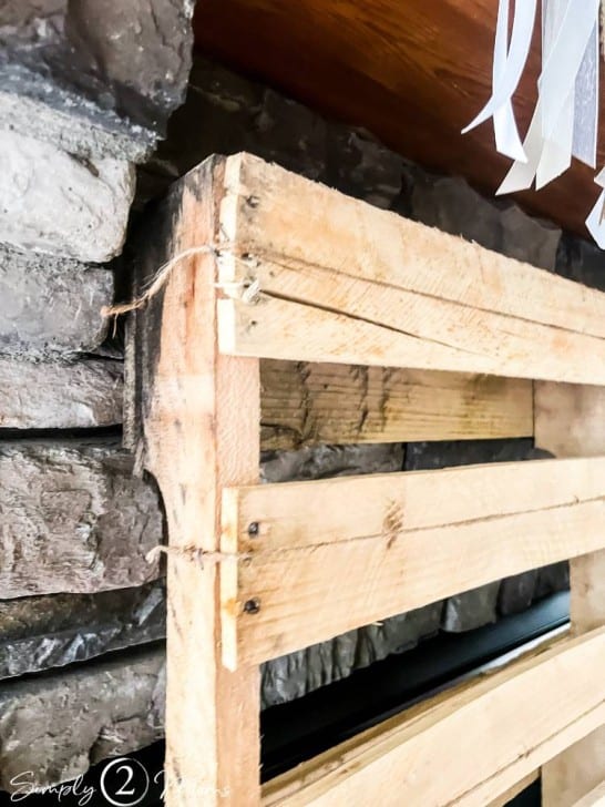 How to Make an Amazing Pallet Photo Display in 5 Easy Steps