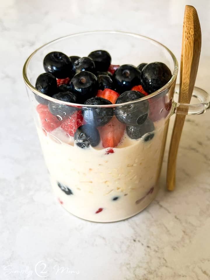 The Best No-Sugar Added Mixed Berry Overnight Oats | THM-E