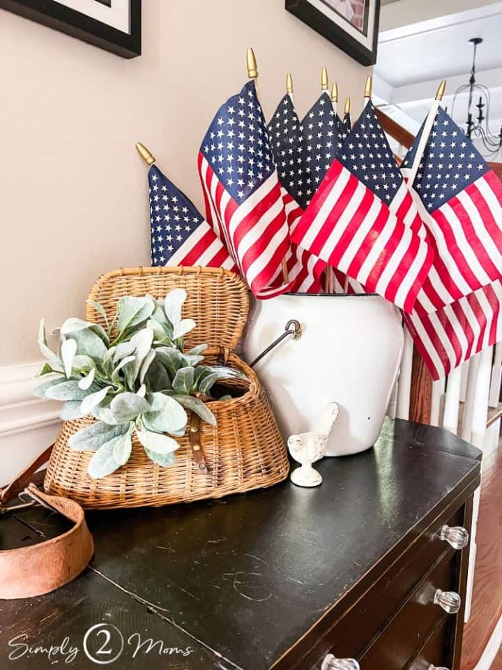 10 Patriotic Home Decor Ideas to Make Your Home Look Festive