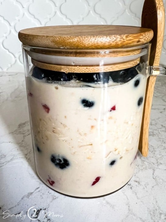 The Best No-Sugar Added Mixed Berry Overnight Oats | THM-E