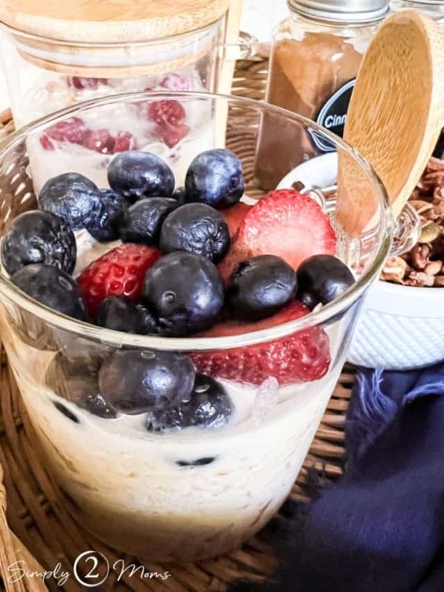 The Best No-Sugar Added Mixed Berry Overnight Oats | THM-E