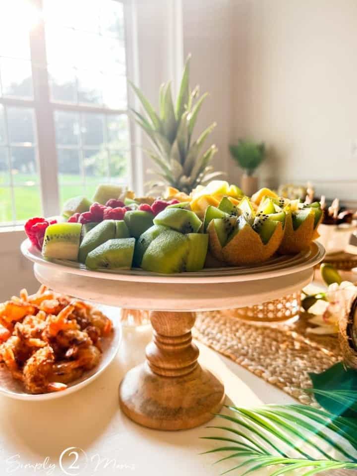 Party in Paradise: 7 Tropical Cocktail Party Decor Ideas