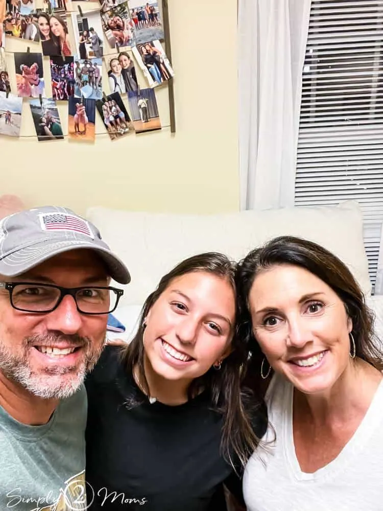 15 Cute and Affordable Ways To Style a Girl's College Dorm Room ...