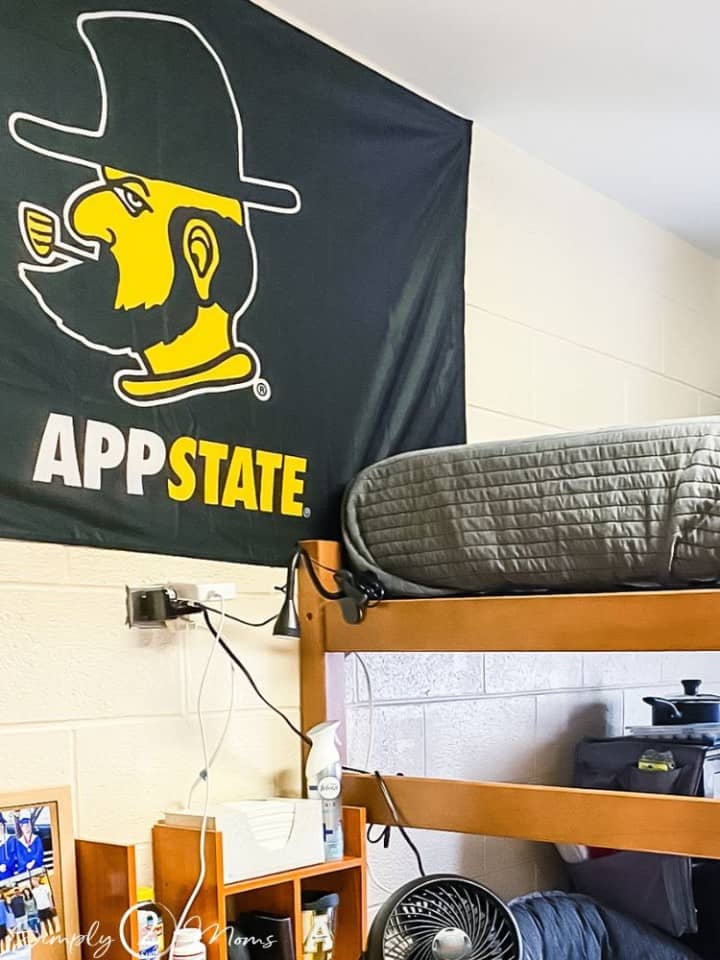 13 Ways to Hang Things in Dorms: Even Painted Cinder Blocks!