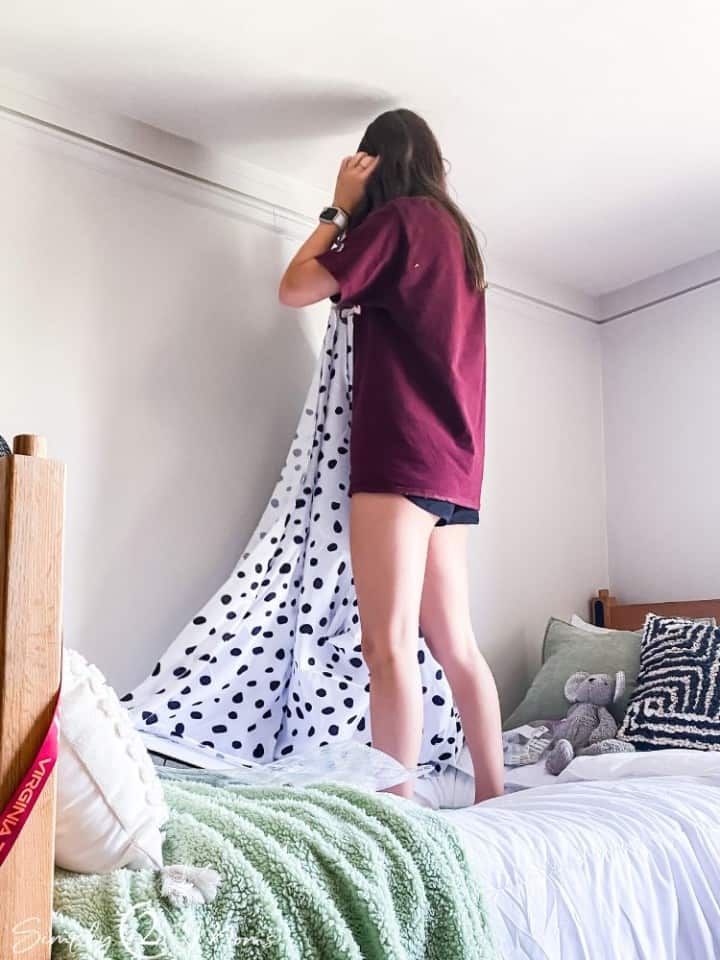 13 Ways to Hang Things in Dorms: Even Painted Cinder Blocks!