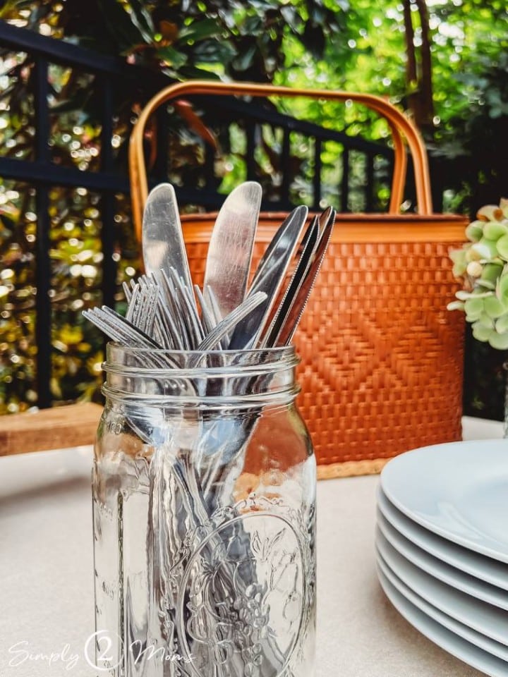 Bringing Southern Charm to the Table with a Potluck Party – Simply2moms