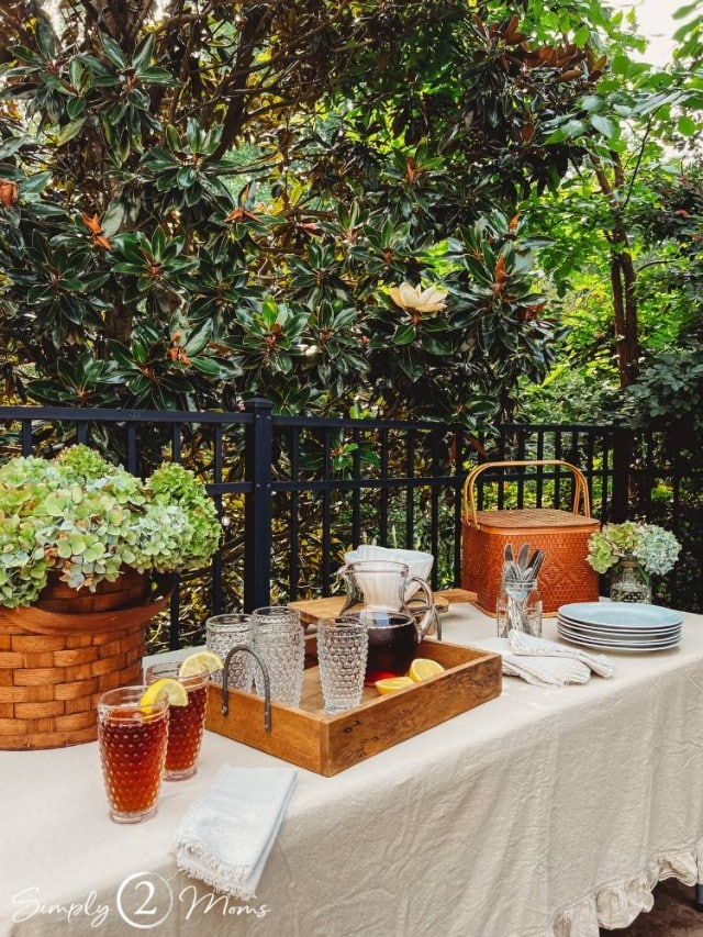 Bringing Southern Charm to the Table with a Potluck Party – Simply2moms