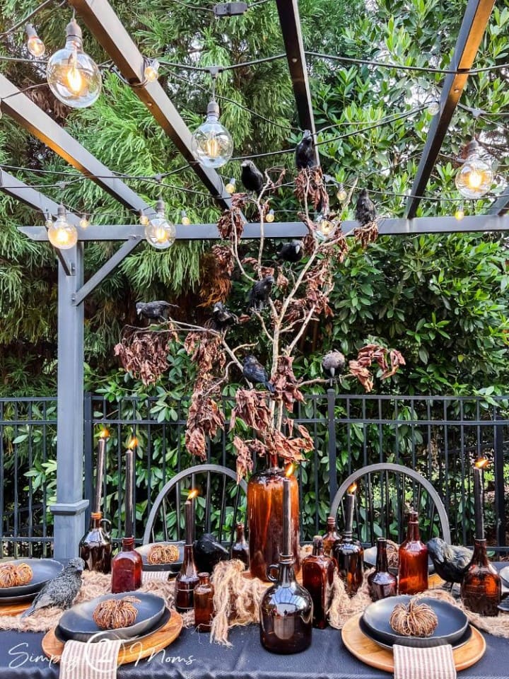 Spooktacular Tablescape: How to Decorate a Hauntingly Beautiful ...