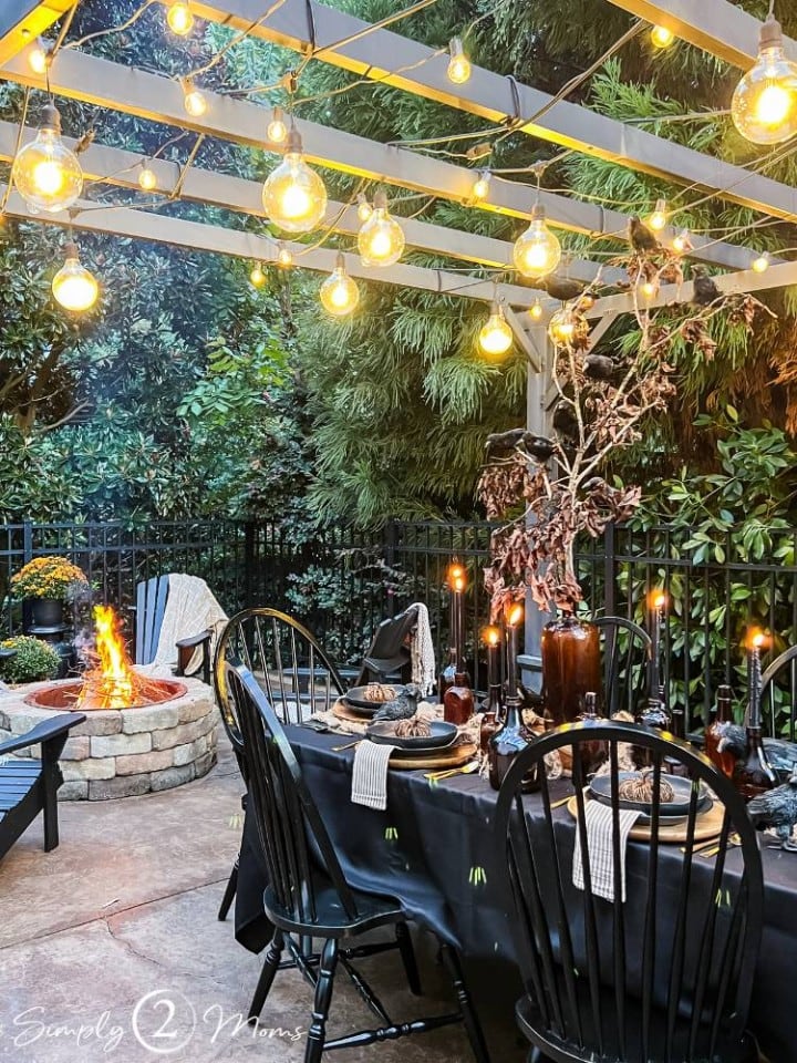 Spooktacular Tablescape: How to Decorate a Hauntingly Beautiful ...