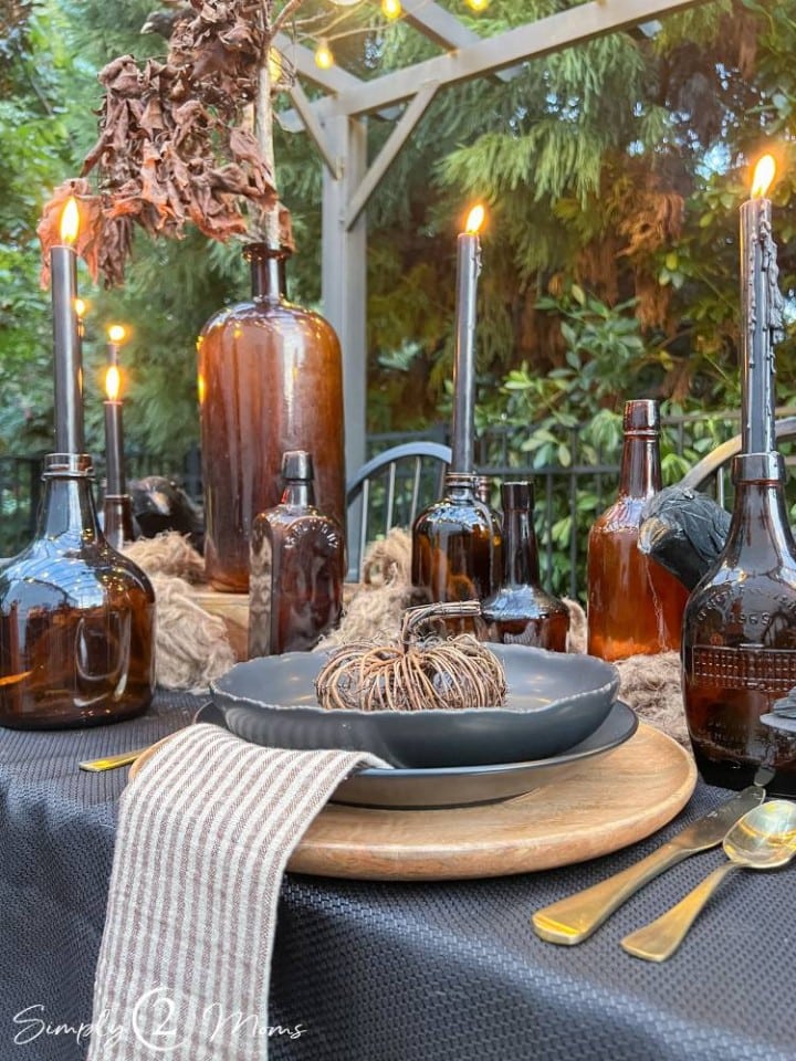 Spooktacular Tablescape: How to Decorate a Hauntingly Beautiful ...