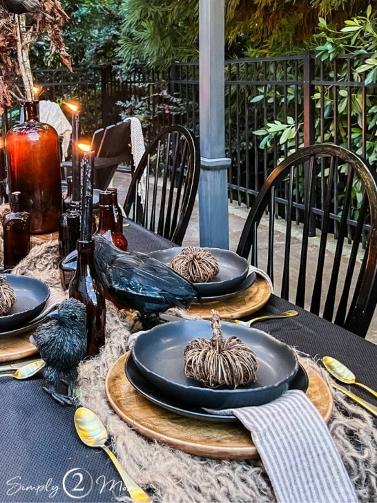 Spooktacular Tablescape: How to Decorate a Hauntingly Beautiful ...