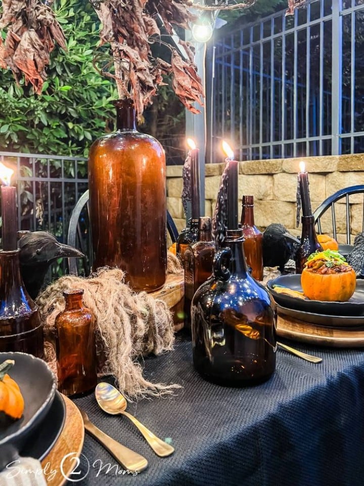 Spooktacular Tablescape: How to Decorate a Hauntingly Beautiful ...
