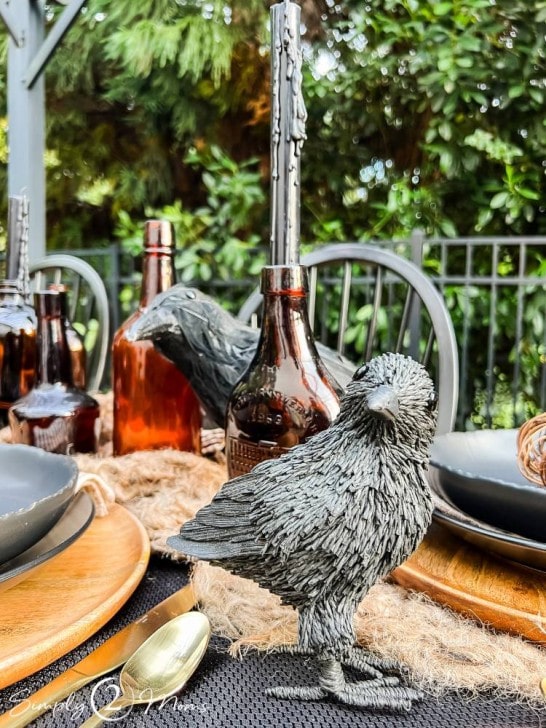 Spooktacular Tablescape: How to Decorate a Hauntingly Beautiful ...