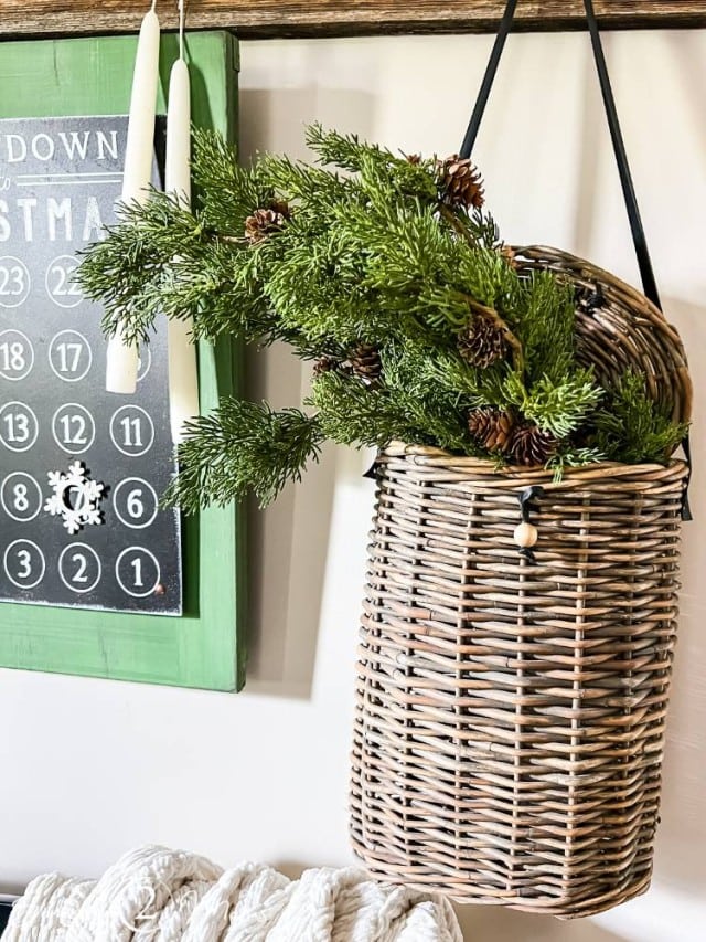 Festive Foyer Ideas: How to Decorate Your Entryway for Christmas ...