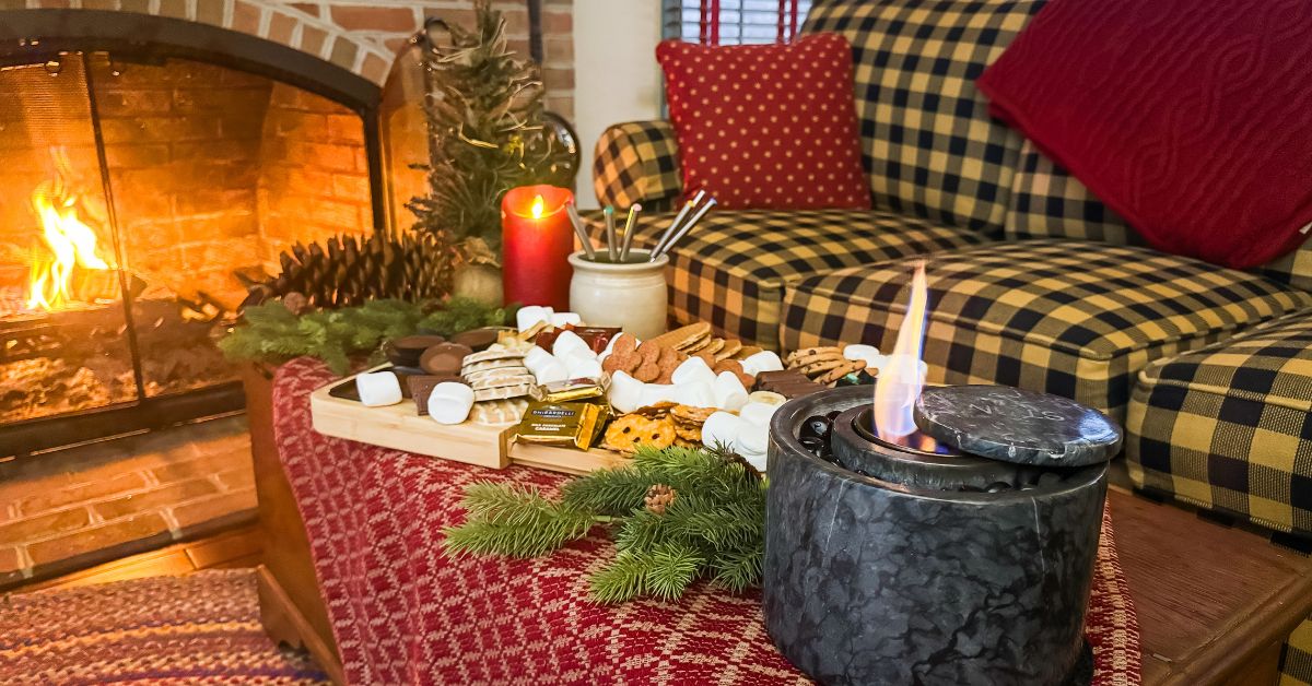 The Perfect Christmas Dinner Party Menu For a Cozy Night In