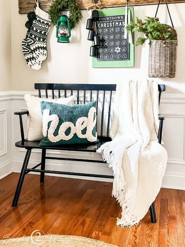 Festive Foyer Ideas: How to Decorate Your Entryway for Christmas ...