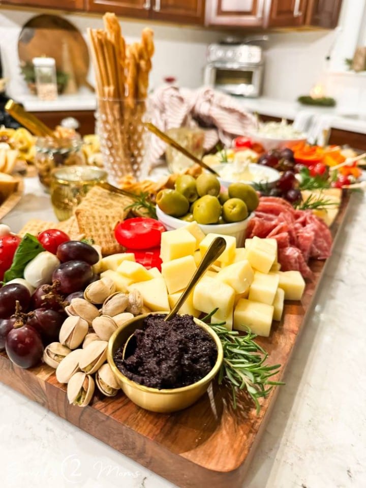 How to Throw a Charcuterie Board Dinner Party to Impress Your Guests