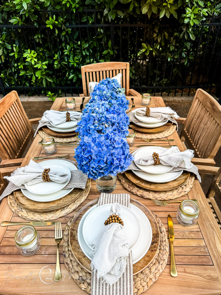7 Simple Ideas for the Perfect Outdoor Summer Dining Table