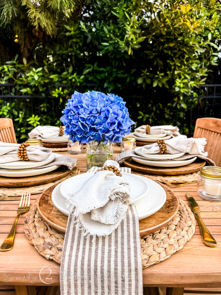 7 Simple Ideas for the Perfect Outdoor Summer Dining Table