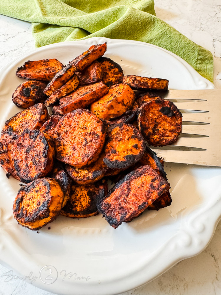 Irresistible Sweet and Smoky Grilled Sweet Potatoes – Simply2moms