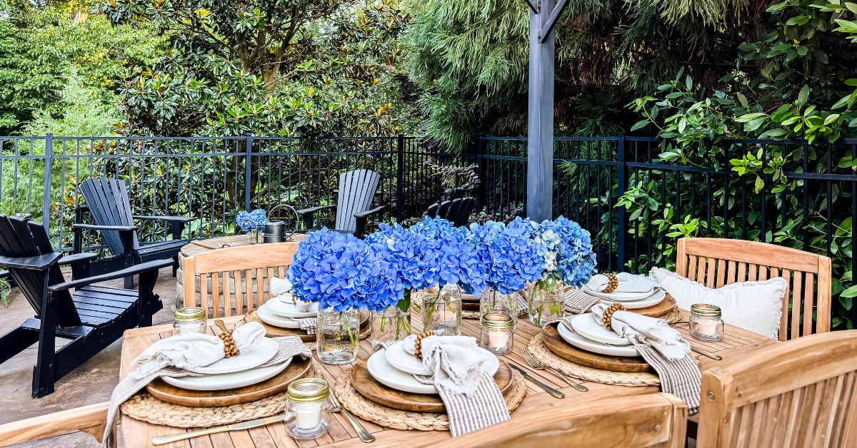 7 Simple Ideas for the Perfect Outdoor Summer Dining Table