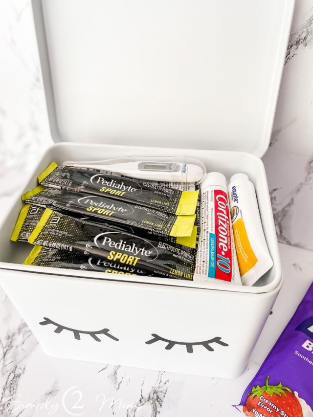 How to Create a First Aid Kit for Your College Student – Simply2moms